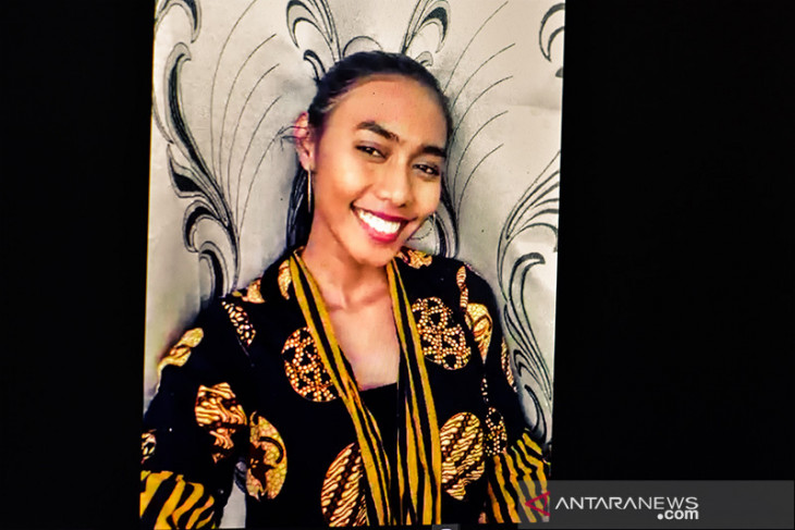 Erika, "duta batik" dari Ambon di Kota Oryol Rusia - ANTARA News Ambon ...