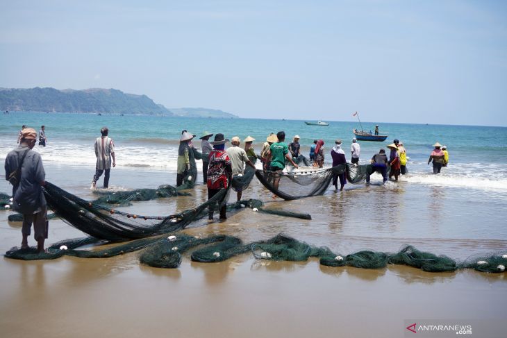 KKP berencana bangun dermaga kapal nelayan di Pantai Sine Tulungagung ...
