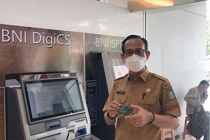 Kadisdukcapil Kalbar buka rekening dengan E-KTP tanpa antri di BNI ...