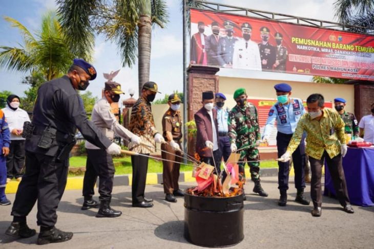 Polresta Madiun musnahkan barang bukti narkoba dan minuman keras ... Polresta Madiun musnahkan barang bukti narkoba dan minuman keras ...