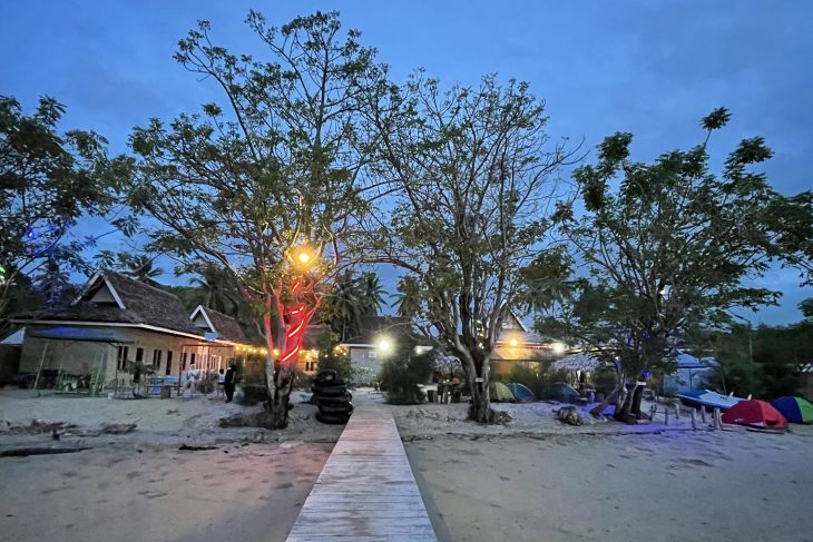 Pantai Tapadaa, alternatif wisata pantai Kabupaten Boalemo - ANTARA ...