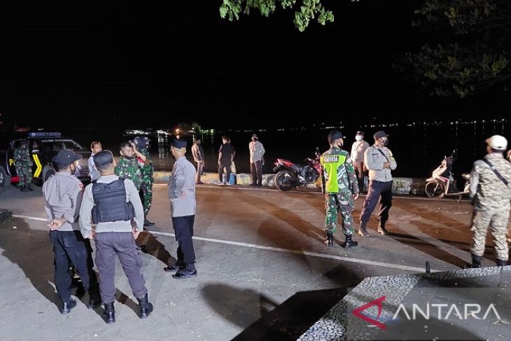 Patroli sinergitas TNI - Polri sasar lokasi rentan konflik - ANTARA News Kalimantan Barat