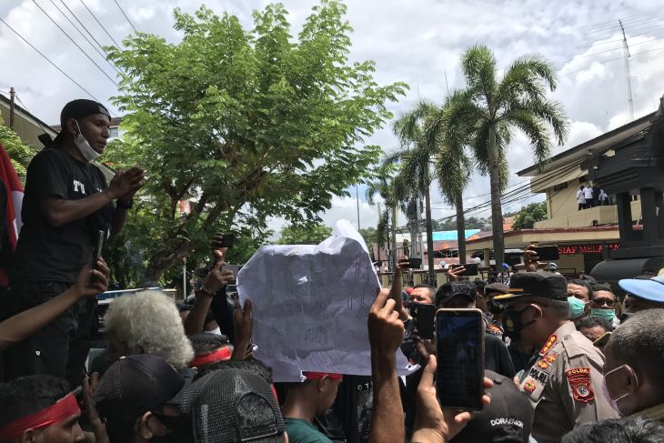 Polda Maluku minta masyarakat sabar dalam penanganan konflik Haruku ... Polda Maluku minta masyarakat sabar dalam penanganan konflik Haruku ...