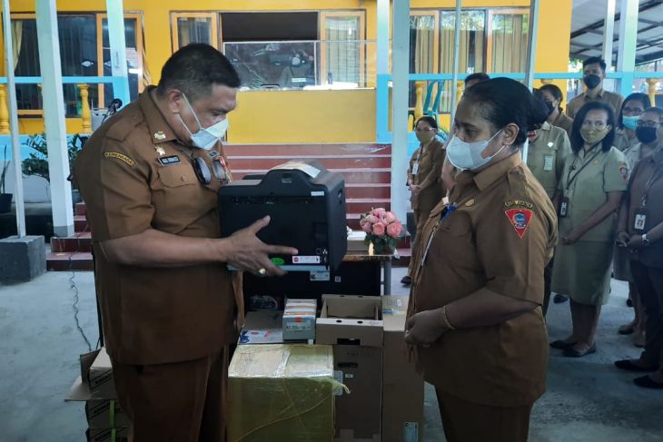 Dispendukcapil Ambon terima alat printer E- KTP, pengurusan semakin ...