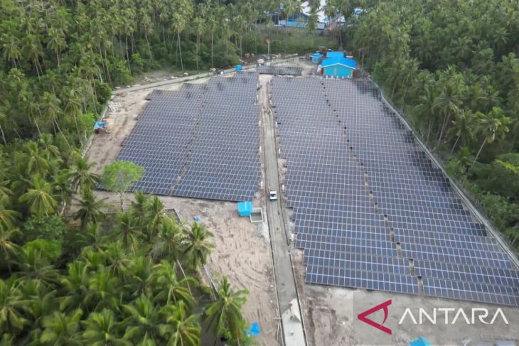 PLN to operate largest solar power station in South Sulawesi - ANTARA News