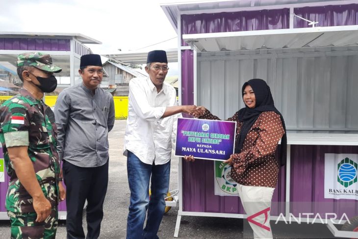 BKPUI Sintang bantu gerobak usaha untuk pelaku UMKM - ANTARA News Kalimantan Barat