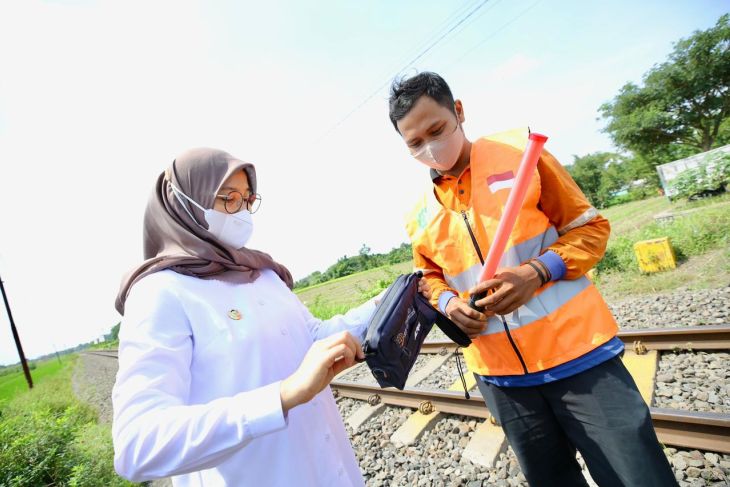 Arus mudik, Pemkab Banyuwangi kerahkan relawan bantu jaga perlintasan ... Arus mudik, Pemkab Banyuwangi kerahkan relawan bantu jaga perlintasan ...