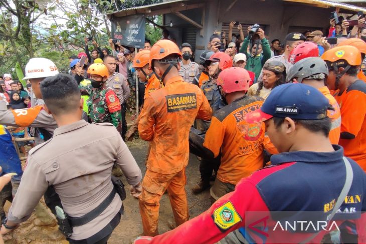 Tim Sar Berhasil Temukan Semua Korban Longsor Cijeruk Bogor Antara