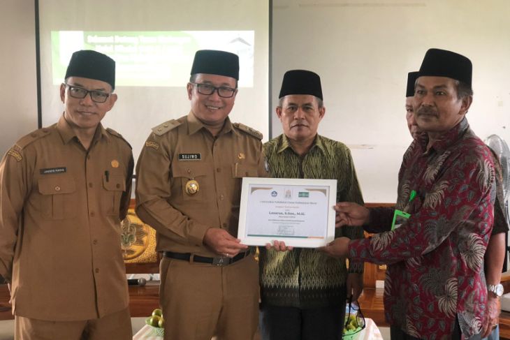 UNU Kalbar beri penghargaan pada Ketua Komisi V DPR RI - ANTARA News ...