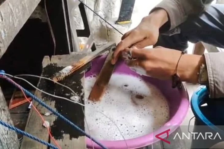 Usaha rakyat kerajinan sepuh emas Banjarmasin turun drastis - ANTARA ...