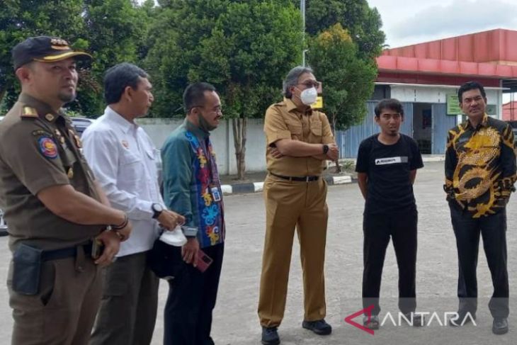 Pj Gubernur Bangka Belitung tinjau SPBU pascakenaikan harga BBM - ANTARA News Bangka Belitung