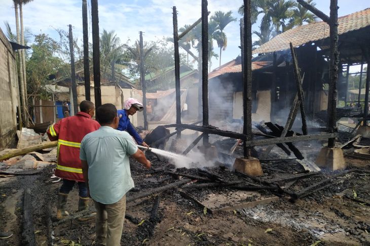 Empat unit rumah di lalap si jago merah di Abdya - ANTARA News Aceh