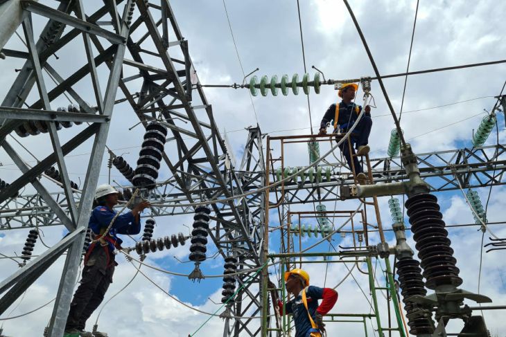 PLN perkuat kelistrikan Labuan Bajo dengan mengoperasikan trafo baru ...