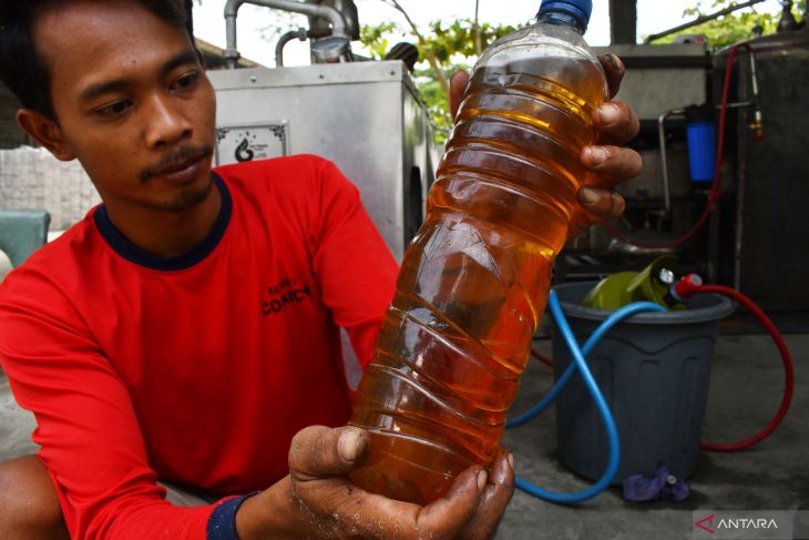 Pengolahan sampah plastik menjadi solar di Madiun