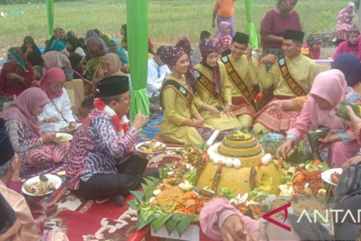 Pemkot Jambi gelar festival tumpeng Kenduri Sedekah Bumi - ANTARA News ... Pemkot Jambi gelar festival tumpeng Kenduri Sedekah Bumi - ANTARA News ...