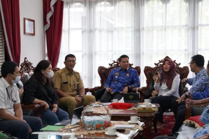 PUPR desain Waterfront tepian sungai Kapuas Kota Putussibau - ANTARA ...