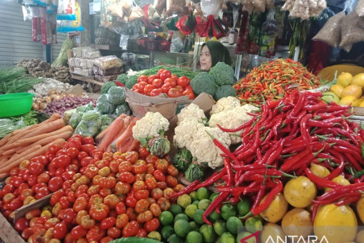 Harga bahan pokok di pasar tradisional Jember alami kenaikan - ANTARA ...