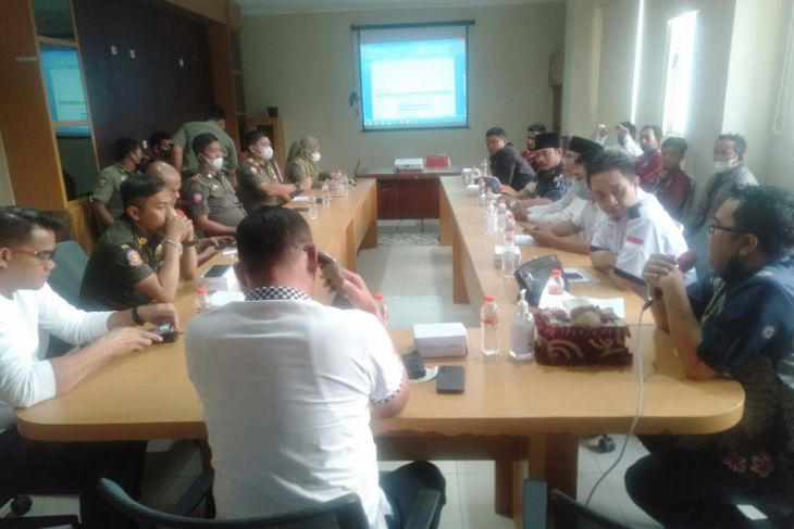 Pemkot tawarkan relokasi puluhan PKL Bawah Tol Tambak Asri - ANTARA ... Pemkot tawarkan relokasi puluhan PKL Bawah Tol Tambak Asri - ANTARA ...
