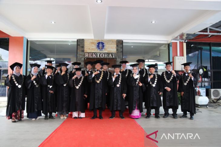 331 mahasiswa UBB wisuda ke XXVI, Rektor berikan tiga modal dasar ...
