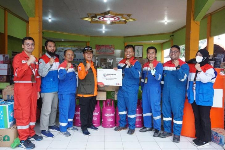 Pertamina salurkan bantuan korban banjir Kalibaru Banyuwangi - ANTARA News Jawa Timur