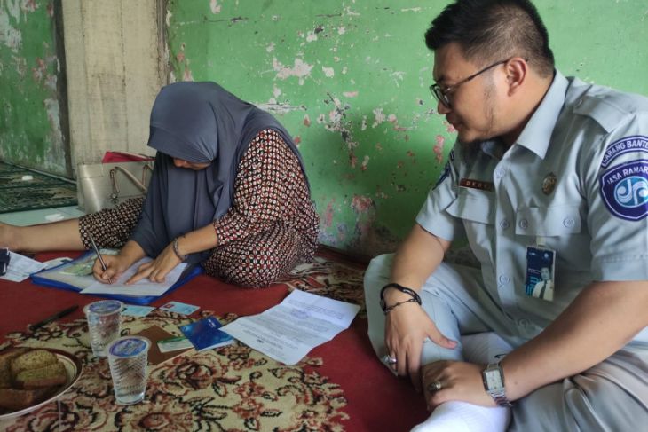 Jasa Raharja Banten Serahkan Santunan Kepada Ahli Waris Korban