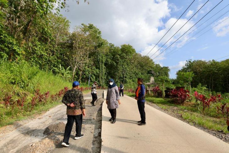 Infrastruktur jalan desa di Banyuwangi dibangun secara bertahap ...