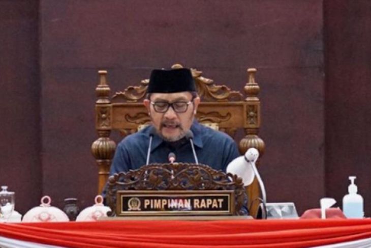Sahat Tua Simanjuntak tiba di Gedung KPK jalani pemeriksaan lebih ...