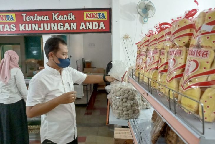 Dinkes Tulungagung inspeksi peredaran makanan-minuman jelang Nataru ... Dinkes Tulungagung inspeksi peredaran makanan-minuman jelang Nataru ...