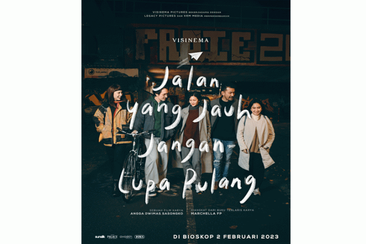 Potret Sheila Dara dan "Rumah"nya dalam poster resmi film Jalan Yang Jauh Jangan Lupa Pulang ...