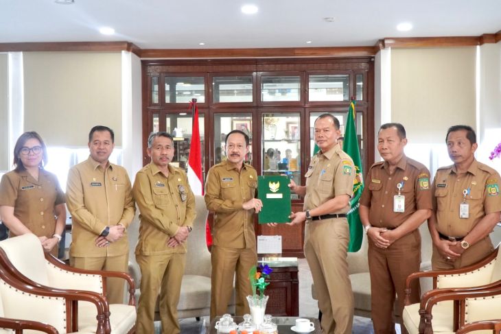 Terbit Rencana diberhentikan sementara dari jabatannya sebagai Bupati ...