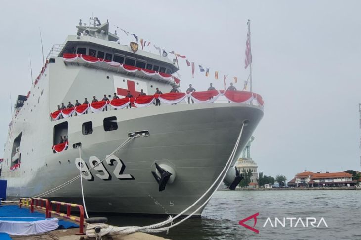 PT PAL serah terimakan KBRS dr Radjiman Wedyodiningrat ke TNI AL - ANTARA News Jawa Timur