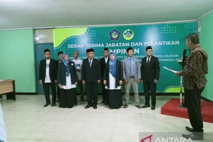 Ketum PB Al Khairiyah Lantik Pimpinan STIT dan Dekan Unival - ANTARA ...