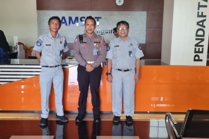 Kunjungan Kasubag SW dan Humas di Samsat Malingping Dalam Rangka ...