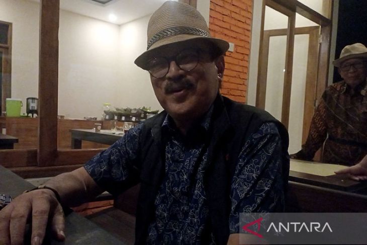 Budayawan: Tugas wartawan berikan pencerahan kepada masyarakat - ANTARA ...