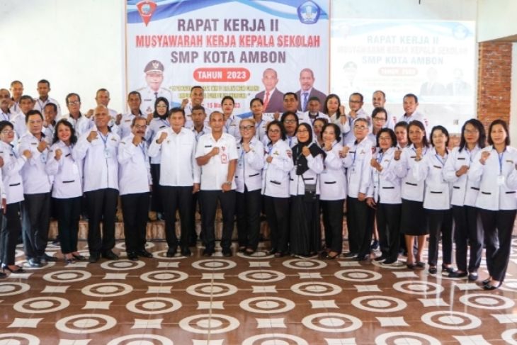 Pemkot Ambon dorong implementasi kurikulum merdeka belajar di sekolah - ANTARA News Ambon, Maluku