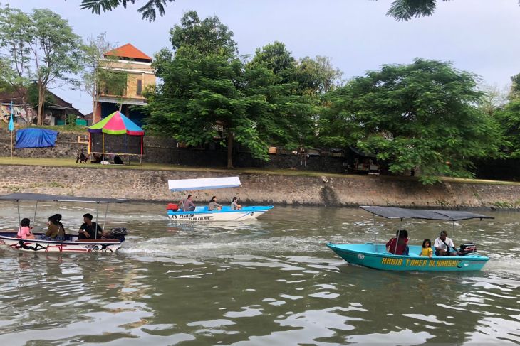 Masyarakat Kota Denpasar isi waktu ngabuburit di lokasi wisata Taman ...