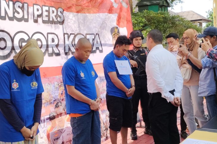 Polresta Bogor Kota ungkap pencurian HP di angkot - ANTARA News Megapolitan