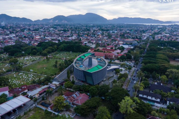 Pengunjung Museum Tsunami Aceh membeludak - ANTARA News Aceh