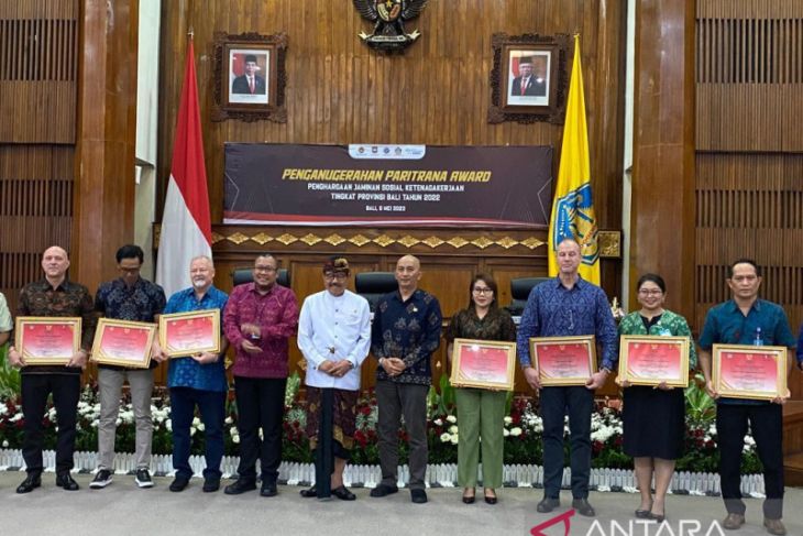 BPJAMSOSTEK Banuspa serahkan penghargaan Paritrana Award di Provinsi Bali - ANTARA News Bali