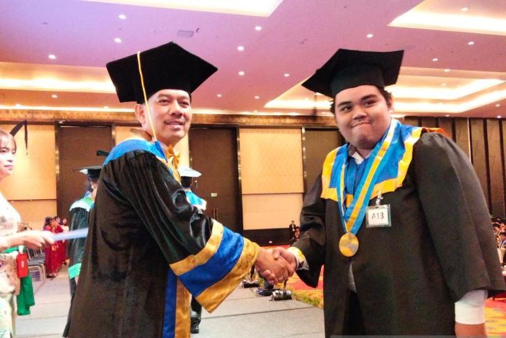 Rektor ITB STIKOM Bali minta wisudawan mampu adaptasi dengan dunia kerja - ANTARA News Bali