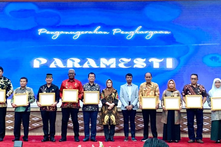 Pj. Bupati Tapteng terima penghargaan Paramesti Kementerian Kesehatan - ANTARA News Sumatera Utara