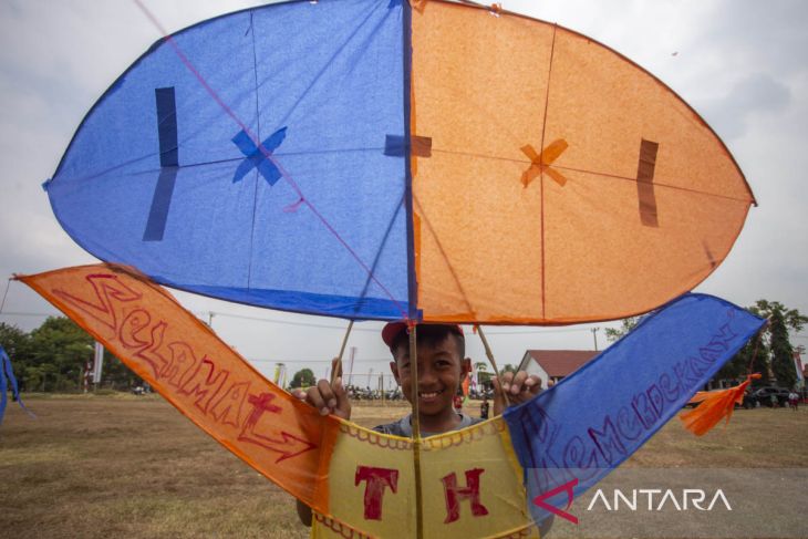 Lomba layang-layang tradisional