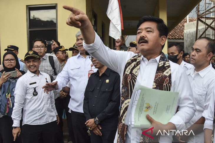Menteri ATR/BPN bagikan sertifikat tanah
