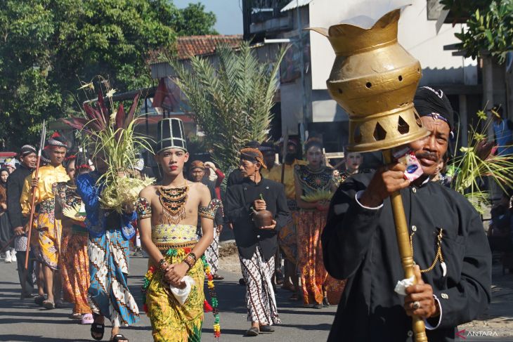 Tradisi ulur-ulur Telaga Buret Tulungagung - ANTARA News Jawa Timur