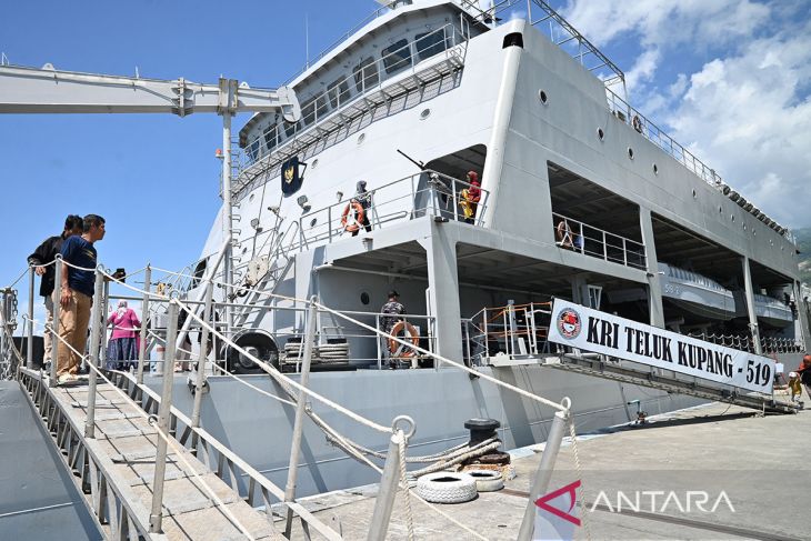 Open ship KRI Teluk Kupang di Palu - ANTARA News Jawa Barat