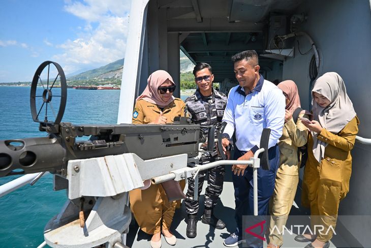 Open ship KRI Teluk Kupang di Palu - ANTARA News Jawa Barat