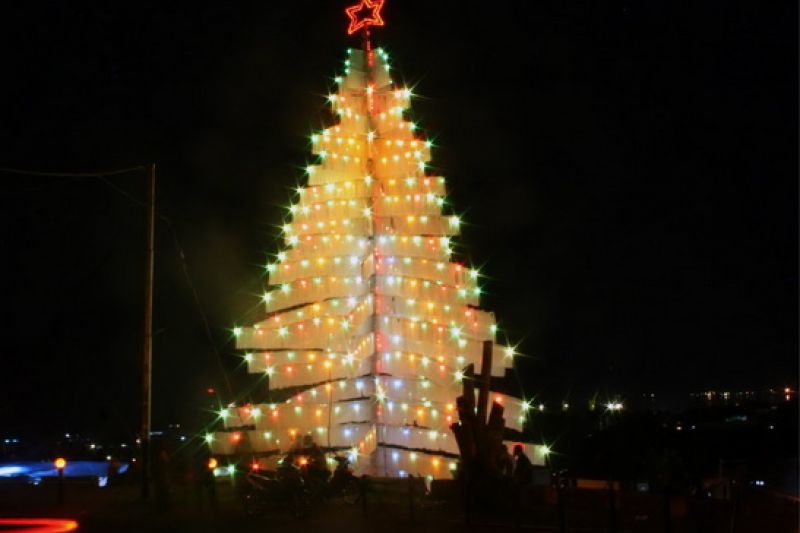 Pohon Natal 32 meter dari Alam Sutra - ANTARA News