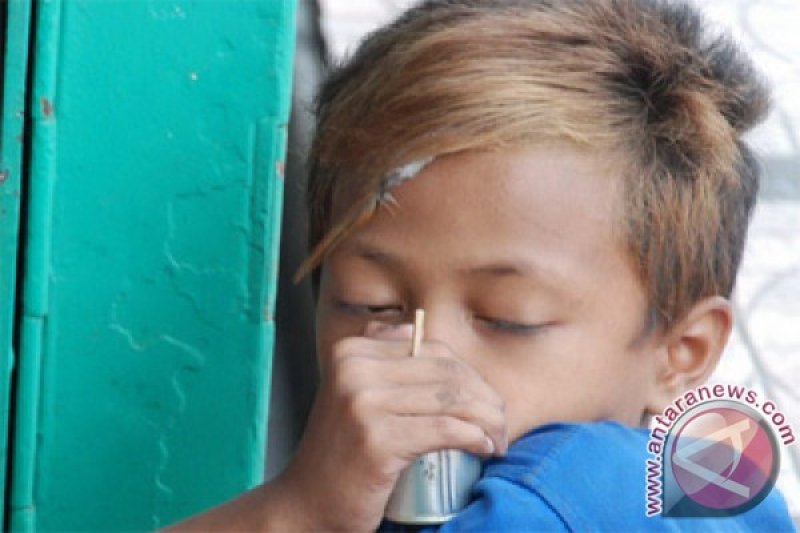 Fenomena "ngelem" di kalangan remaja Surabaya - ANTARA News