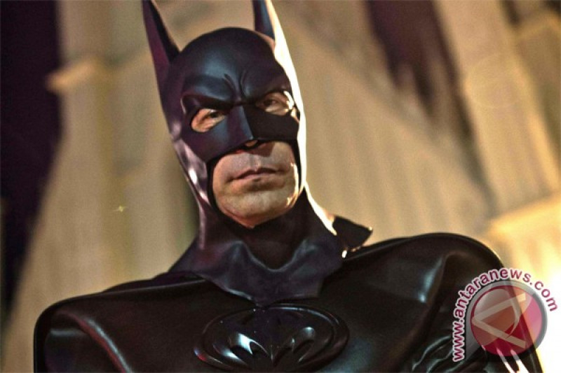 Topeng Batman untuk perbaiki wajah rusak - ANTARA News