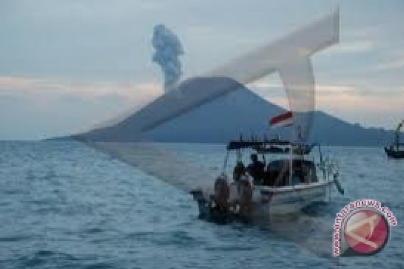 Krakatau status waspada tapi tetap dikunjungi wisatawan - ANTARA News ...